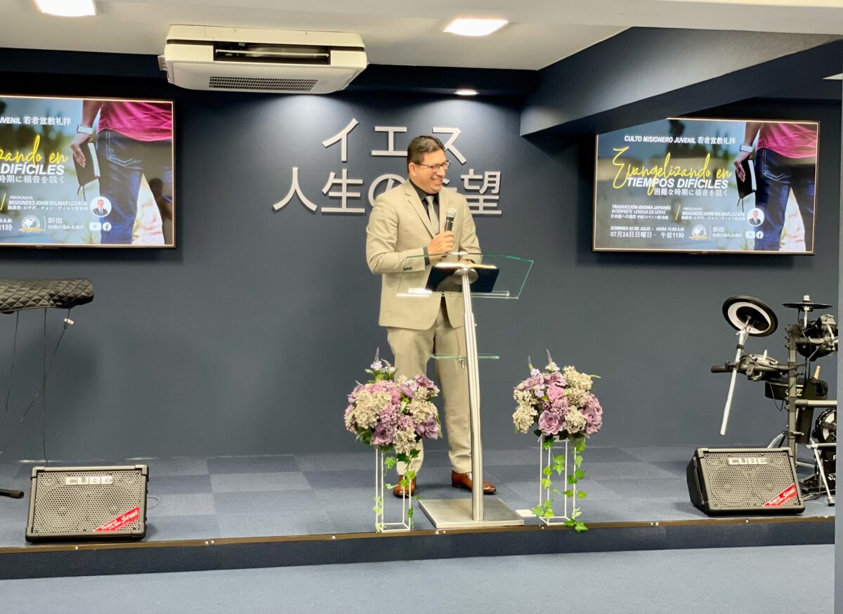 Steel lectern - Glass pulpit